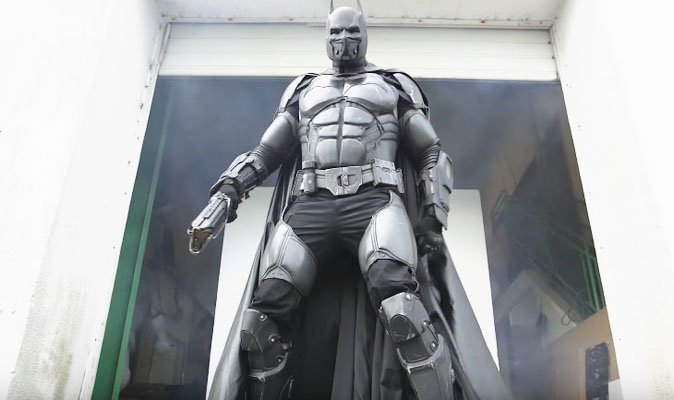 Amazing Batman cosplay suit breaks Guinness World Record! But where's ...