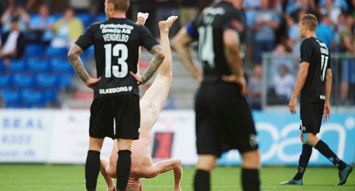 So Euro 92 winner Lars Elstrup just streaked during a Danish Superliga ...