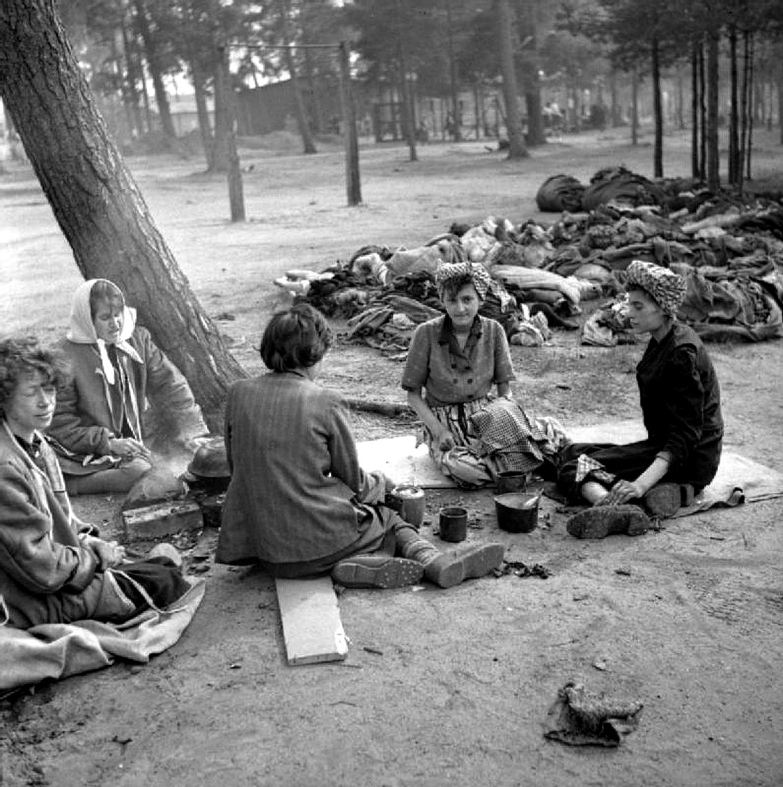 Bergen-Belsen: Newly liberated inmates of Bergen-Belsen concentration ...