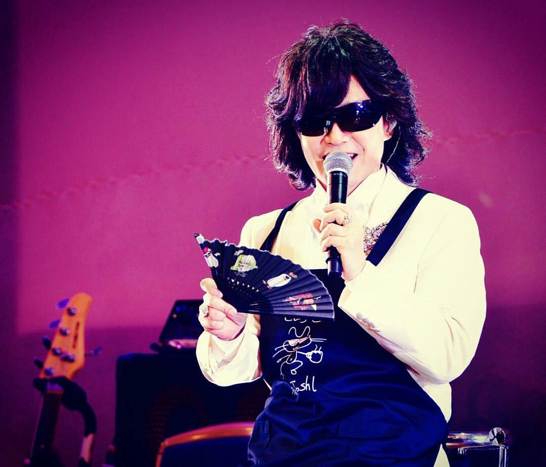 絶対にサングラスを外さない！ToshIのインスタが衝撃すぎるw | おにぎりまとめ