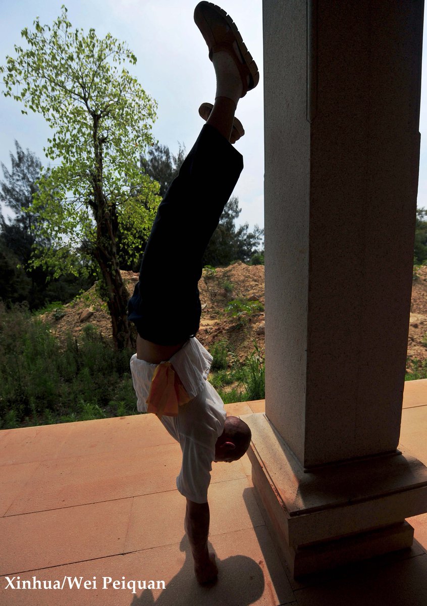 Forget po's wuxi finger hold! #shaolin monk in china's fujian stands on ...