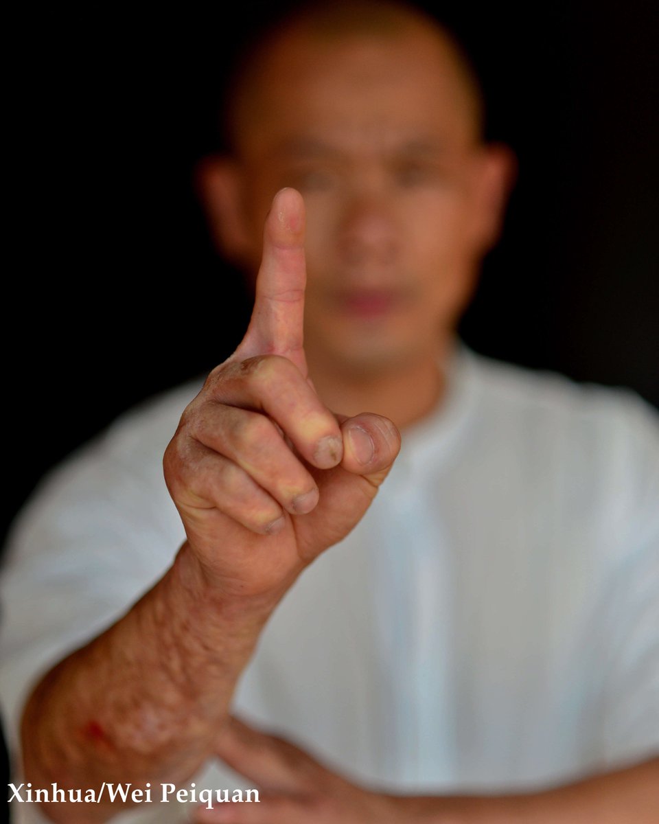 Forget po's wuxi finger hold! #shaolin monk in china's fujian stands on ...