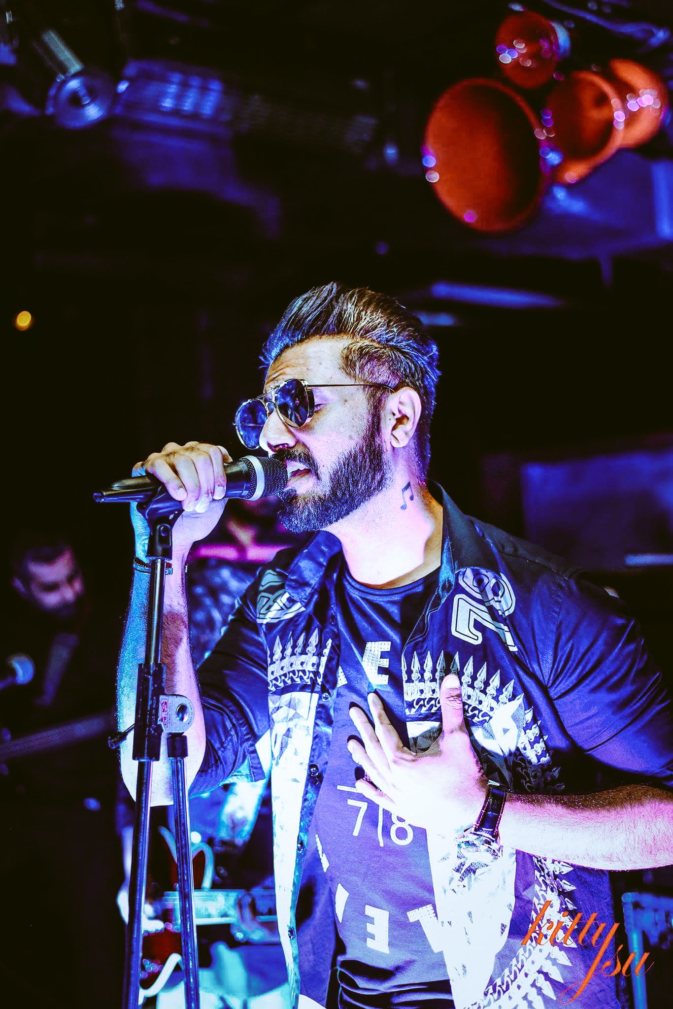 Mustafa Zahid Singer