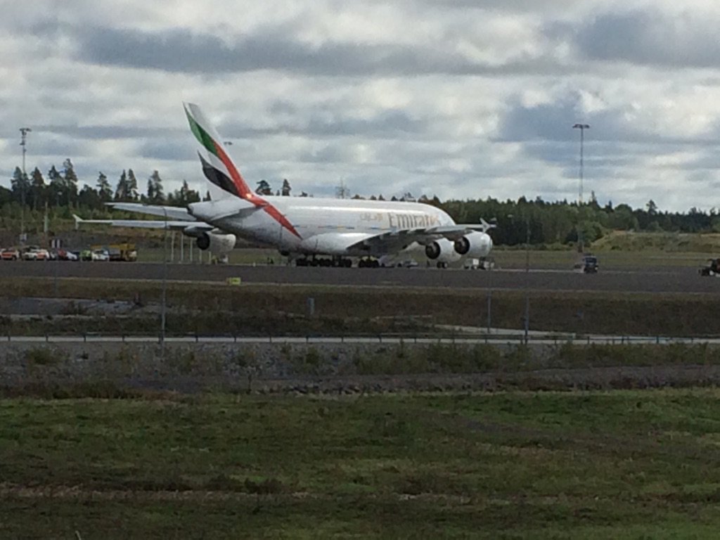 Emirates A380 EK226 from San Francisco to Dubai diverted to Arlanda ...