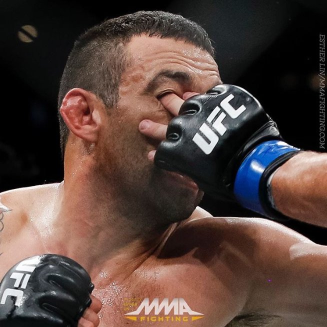 This UFC eye poke photo from MMAFighting is so friggin' gross. | SB ...