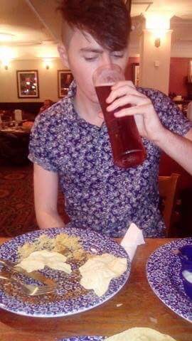 This guy accidentally visited Wetherspoons dressed identically to one ...