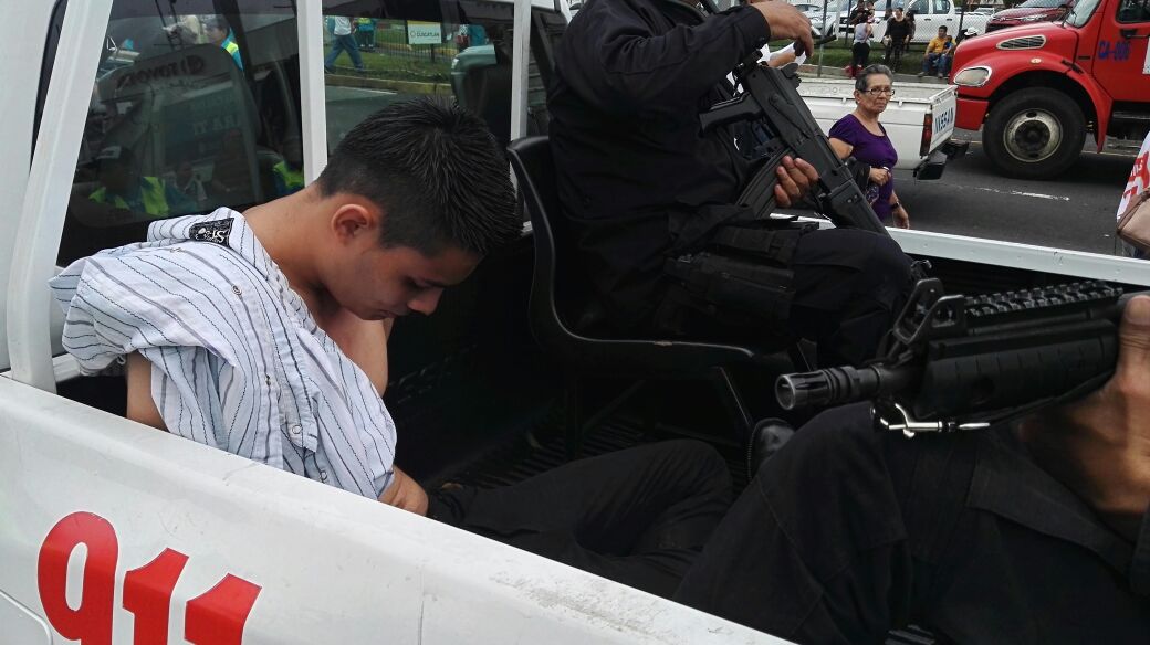 Jonathan Adonay Contreras López fue detenido por PNC acusado de causar desórdenes. Información ...