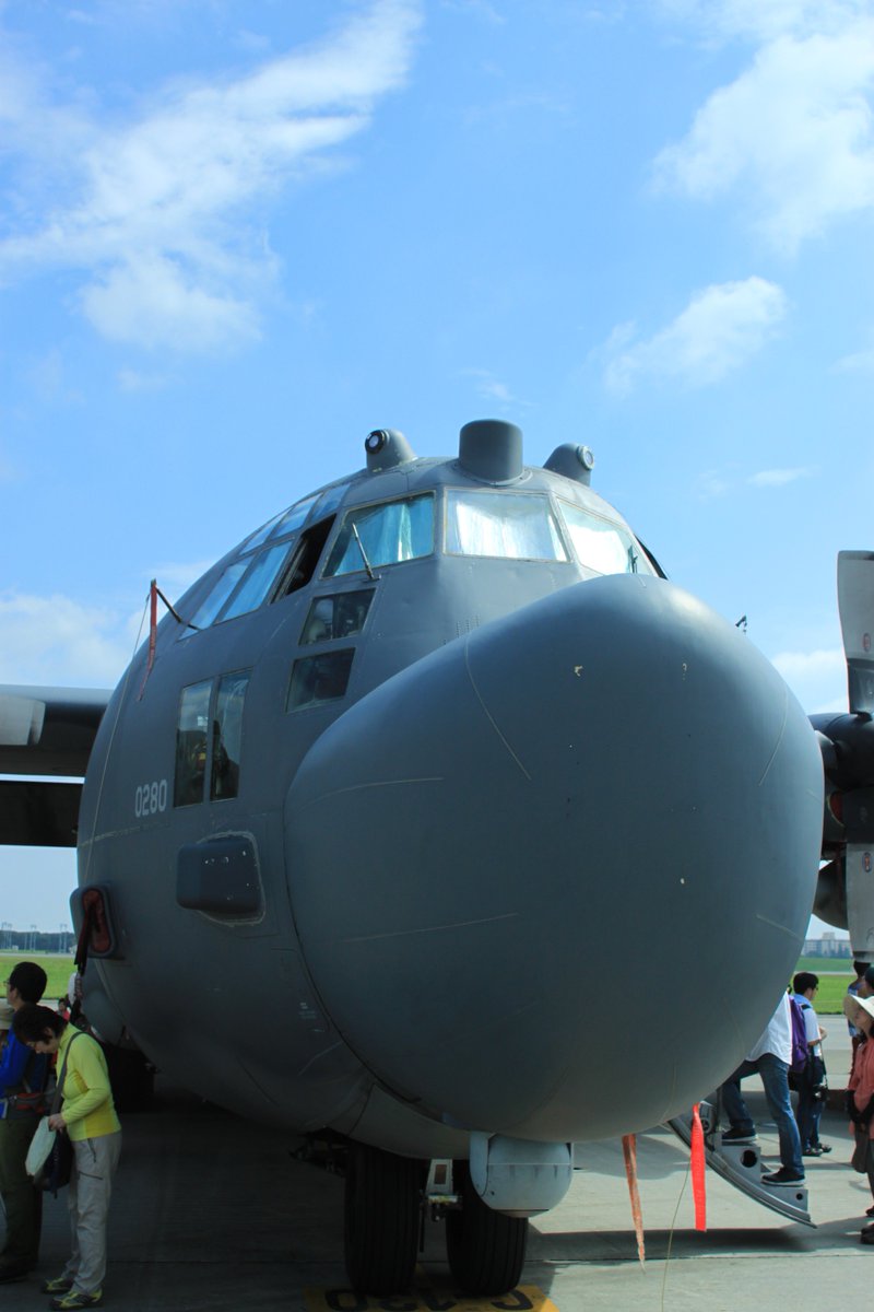 流竜 on Twitter: "第一特殊戦飛行隊所属 MC-130H「コンバット・タロンⅡ」[90280] AN/APQ-170やAN/AAQ-17等の追加によりゴテゴテした機体となっています。…