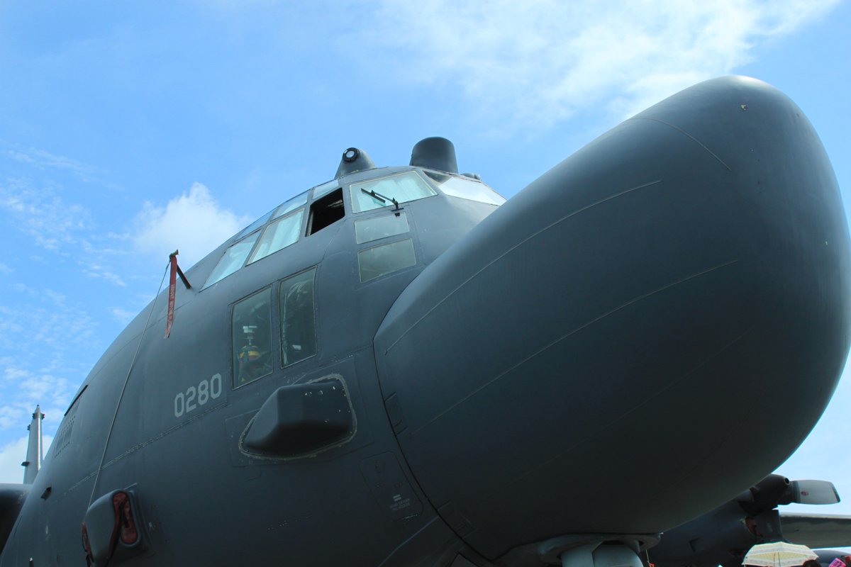 流竜 on Twitter: "第一特殊戦飛行隊所属 MC-130H「コンバット・タロンⅡ」[90280] AN/APQ-170やAN/AAQ-17等の追加によりゴテゴテした機体となっています。…