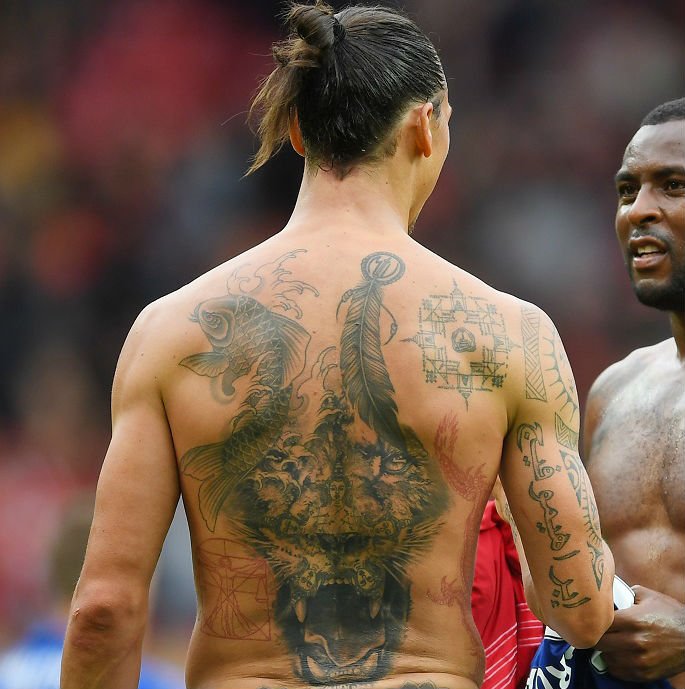 Ibrahimovic Nova Tattoos Com Ibra De Modelo, Milan Lança Nova Camisa