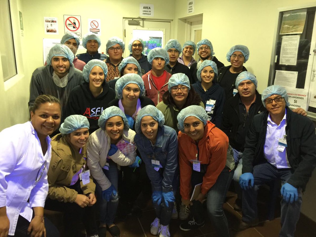 Nuestros alumnos durante la visita a la planta de Producción de ...