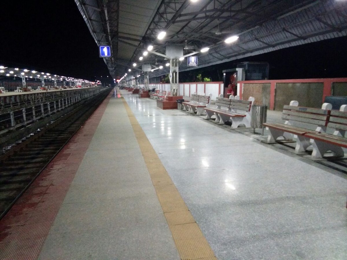 Yogi Adityanath ruined Lucknow Bus Terminal | Pakistan Defence