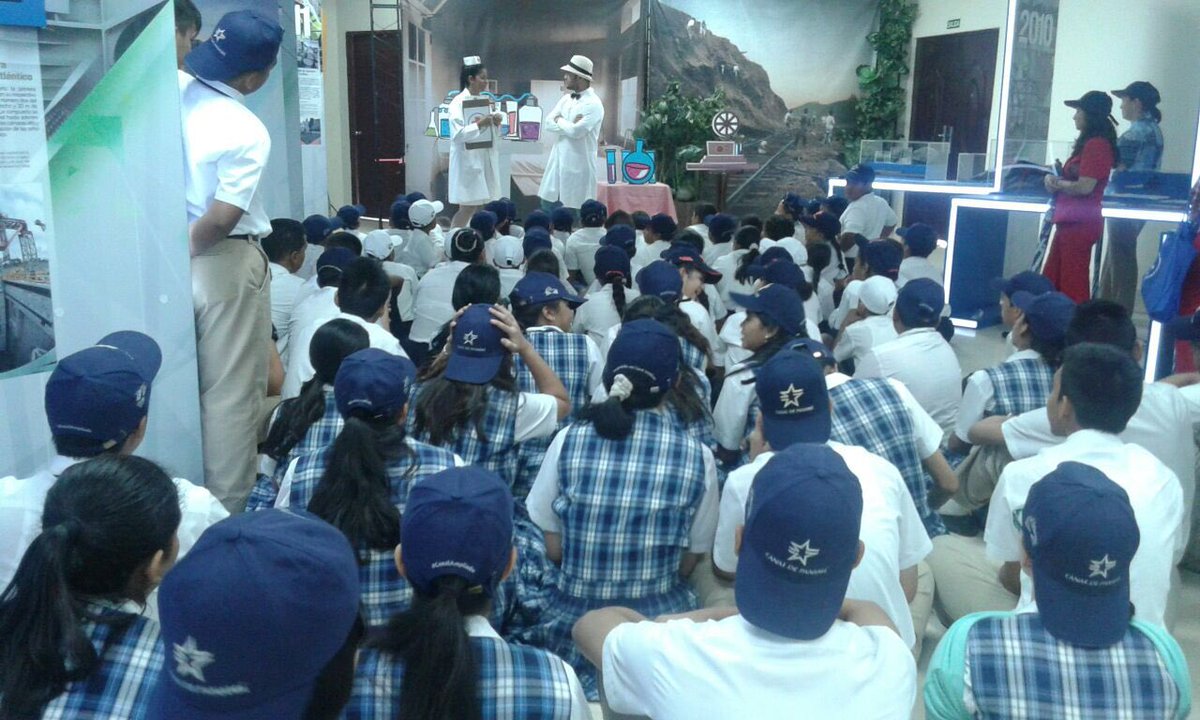 La escuela Ana Polo Tapia y la Academia Santa Rosa de Lima viendo "El ...