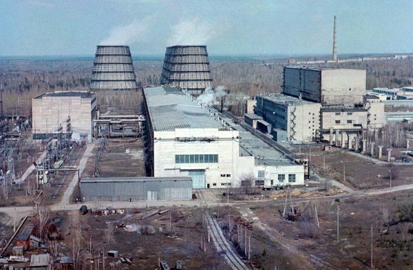En la central nuclear de mayak (urss) explotó un tanque con 300 m³ de ...