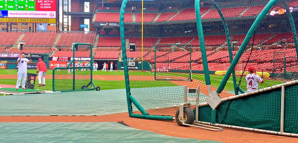 Big Yadi pitching to Little Yadi. #STLCards https://t.co/RFF74YEpQB ...