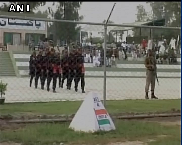 Punjab: beating retreat ceremony held at fazilka, sadki border ...