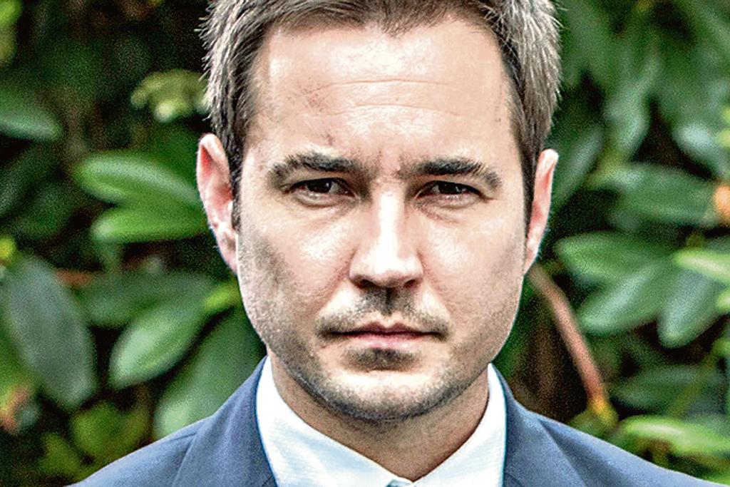 .Martin_Compston is perfect as gallus serial killer Peter Manuel says ...