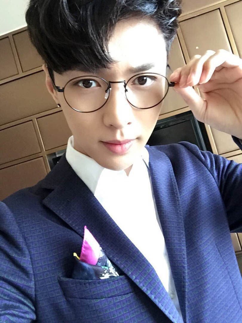 Yixing Exo Selca