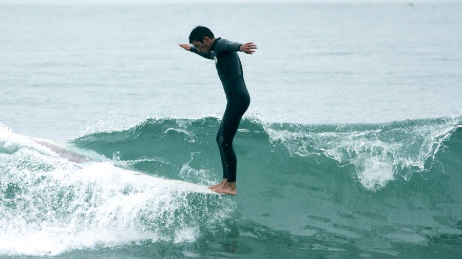 ELI5: Why doesn't noseriding simply pearl the board? : r/surfing