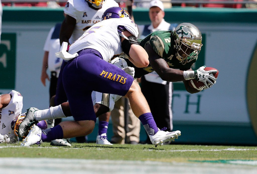 D'Ernest Johnson (USFFootball ): 2 Rec TD today. His 4 Rec TD are tied ...