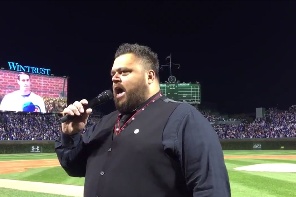 National anthem singer John Vincent holds note for almost 20 seconds at ...