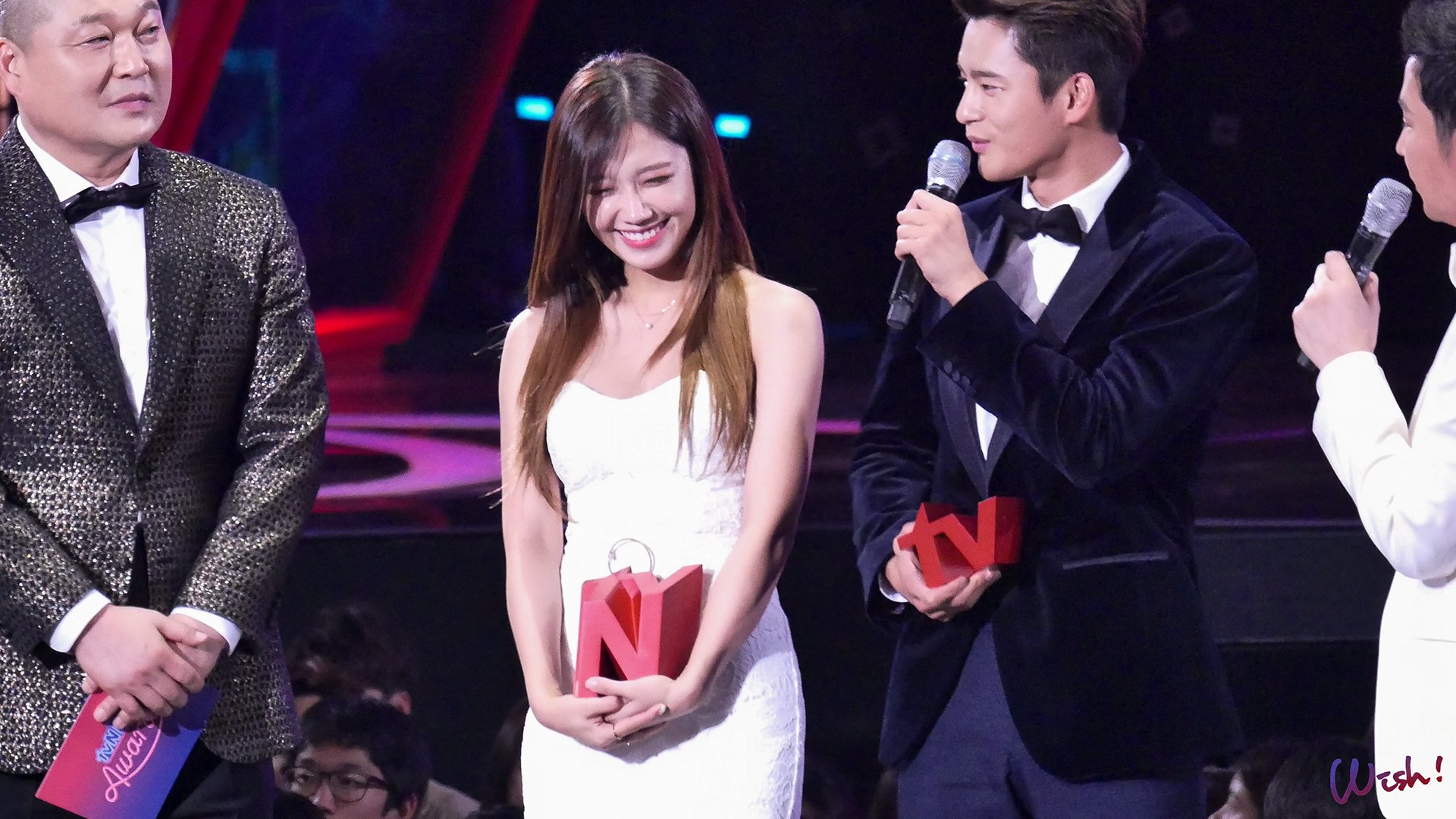 Eunji And Seo In Guk