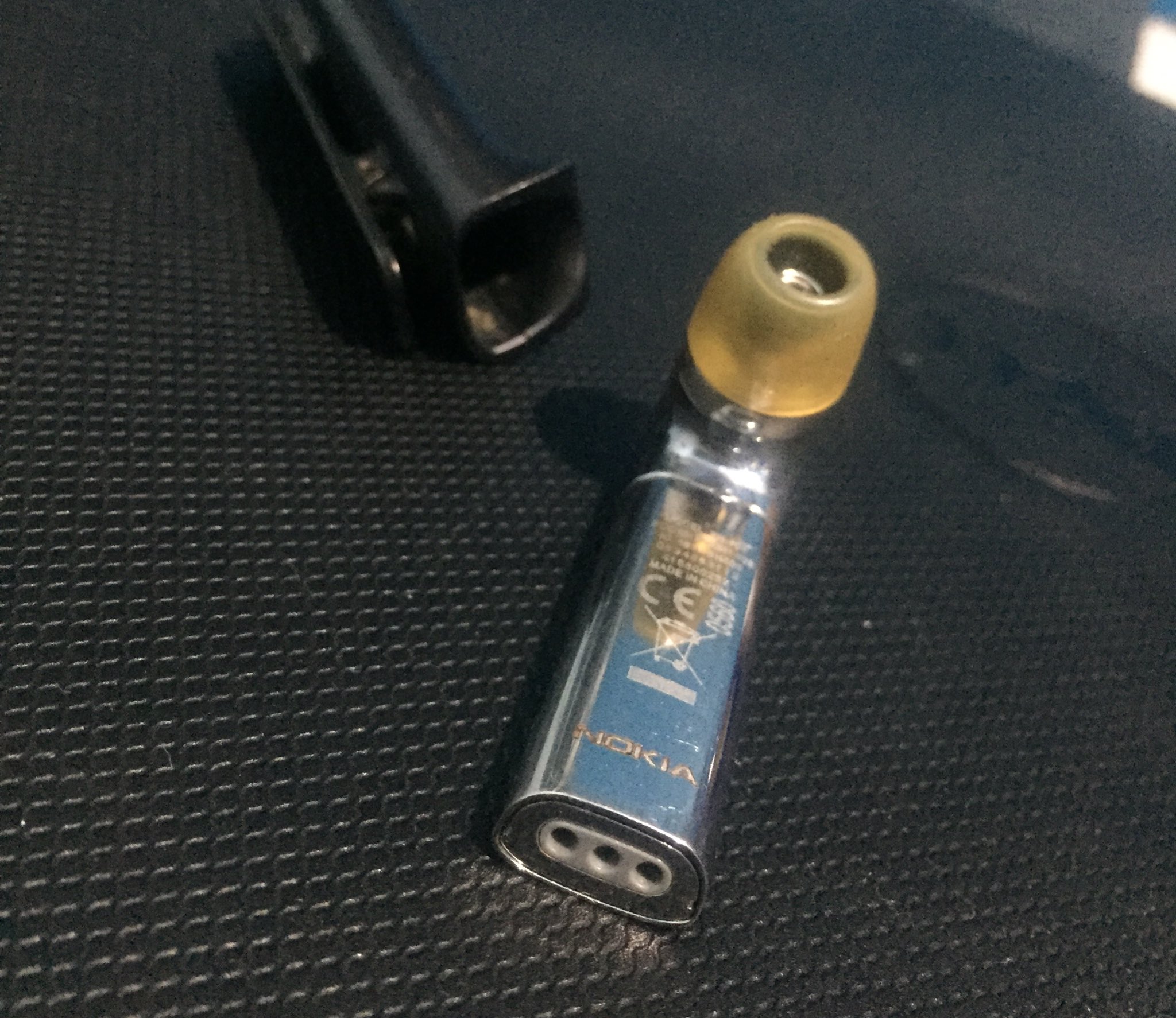 Shazly Makeen on Twitter: "Look what I found. My old Bluetooth headset #NokiaJ…