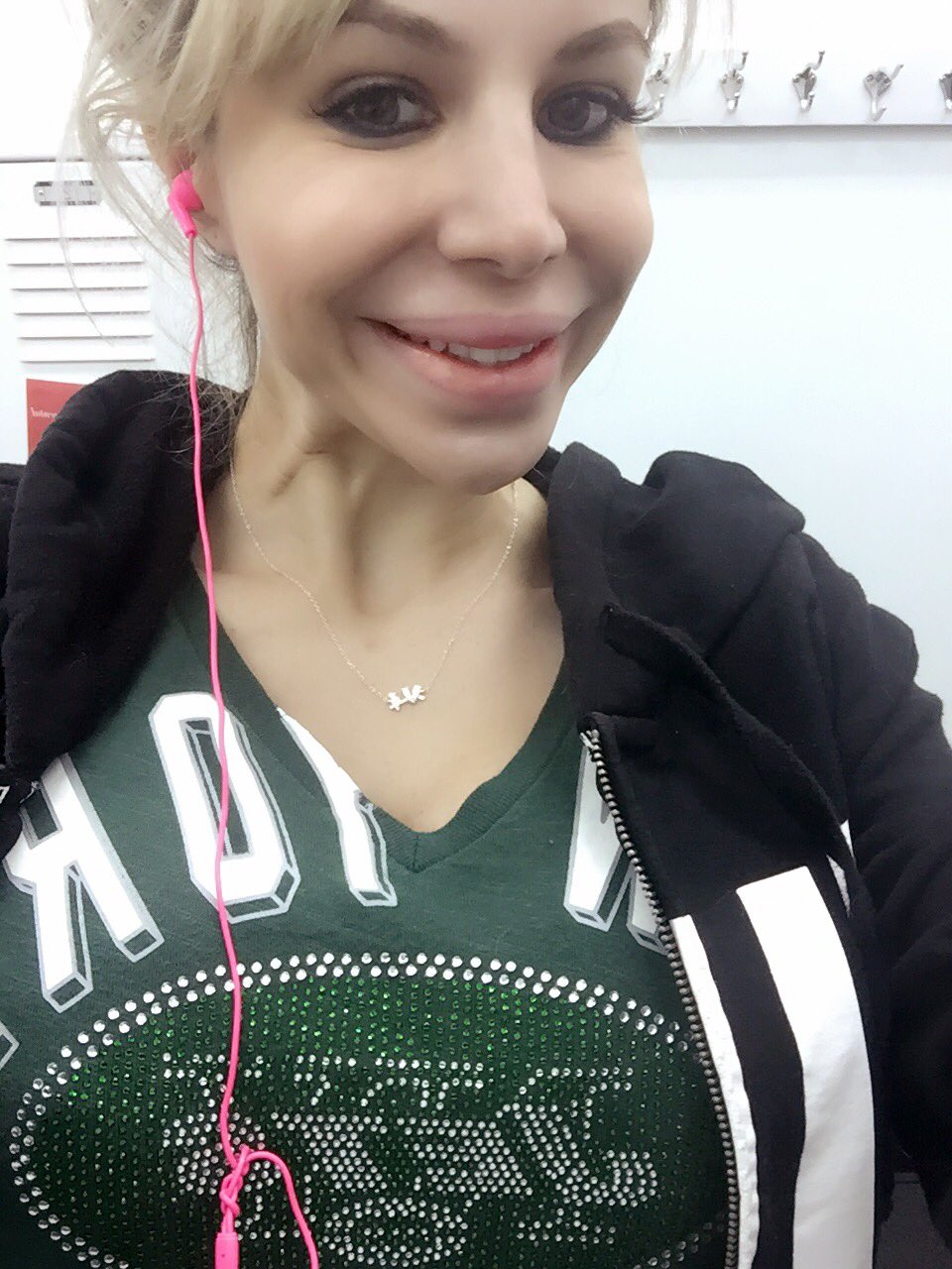 Danielle Derek On Twitter Good Morning So Chilly In Nyc At The