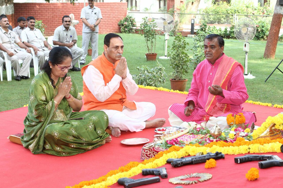 CM Rupani continues Shastra puja tradition started by Modi | DeshGujarat