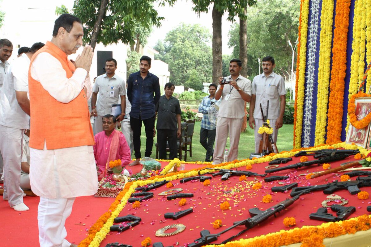 CM Rupani continues Shastra puja tradition started by Modi | DeshGujarat