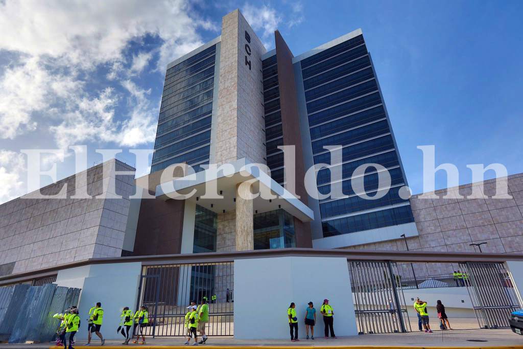 Inauguran: #FOTOS Inauguran nuevo y monumental edificio del Banco Central de H...