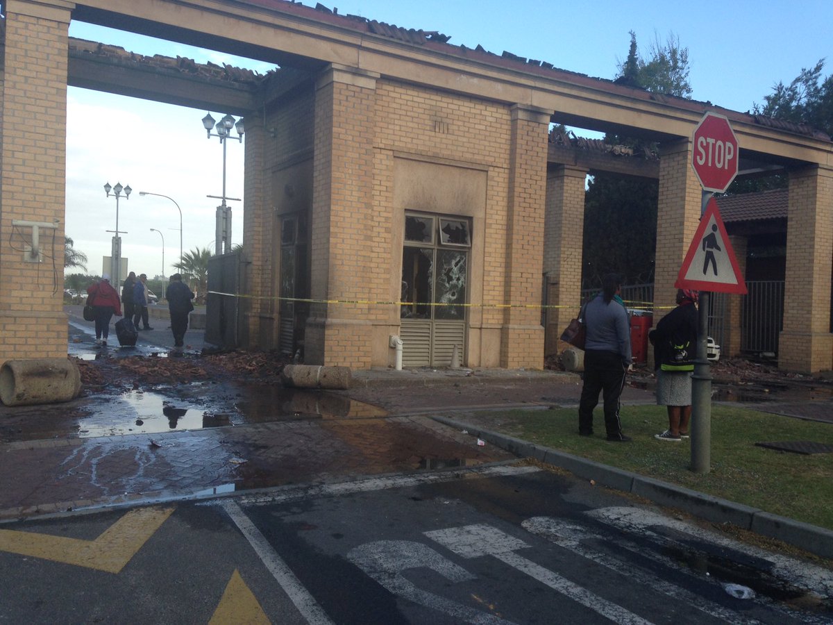 Fees2017 CPUT Destruction at CPUT's Bellville Campus after buildings ...