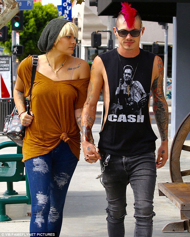 Paris Jackson and boyfriend Michael Snoddy hold hands and kiss in LA ...
