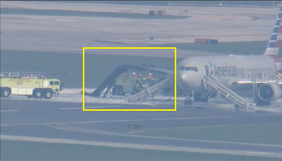 VIDEO: Plane on fire on runway at Chicago O'Hare : r/aviation