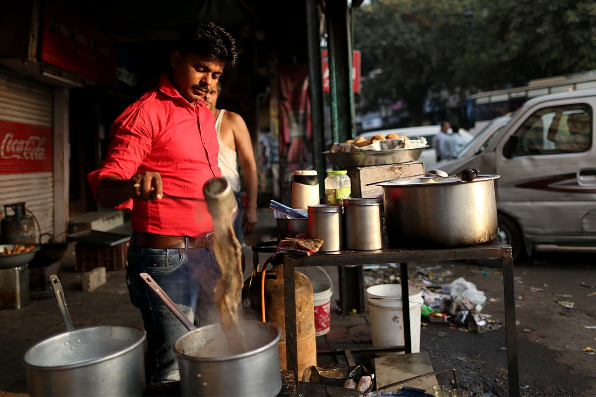 After photographs of a Pakistani blue-eyed ChaiWala went viral, Indian tea sellers share their ...