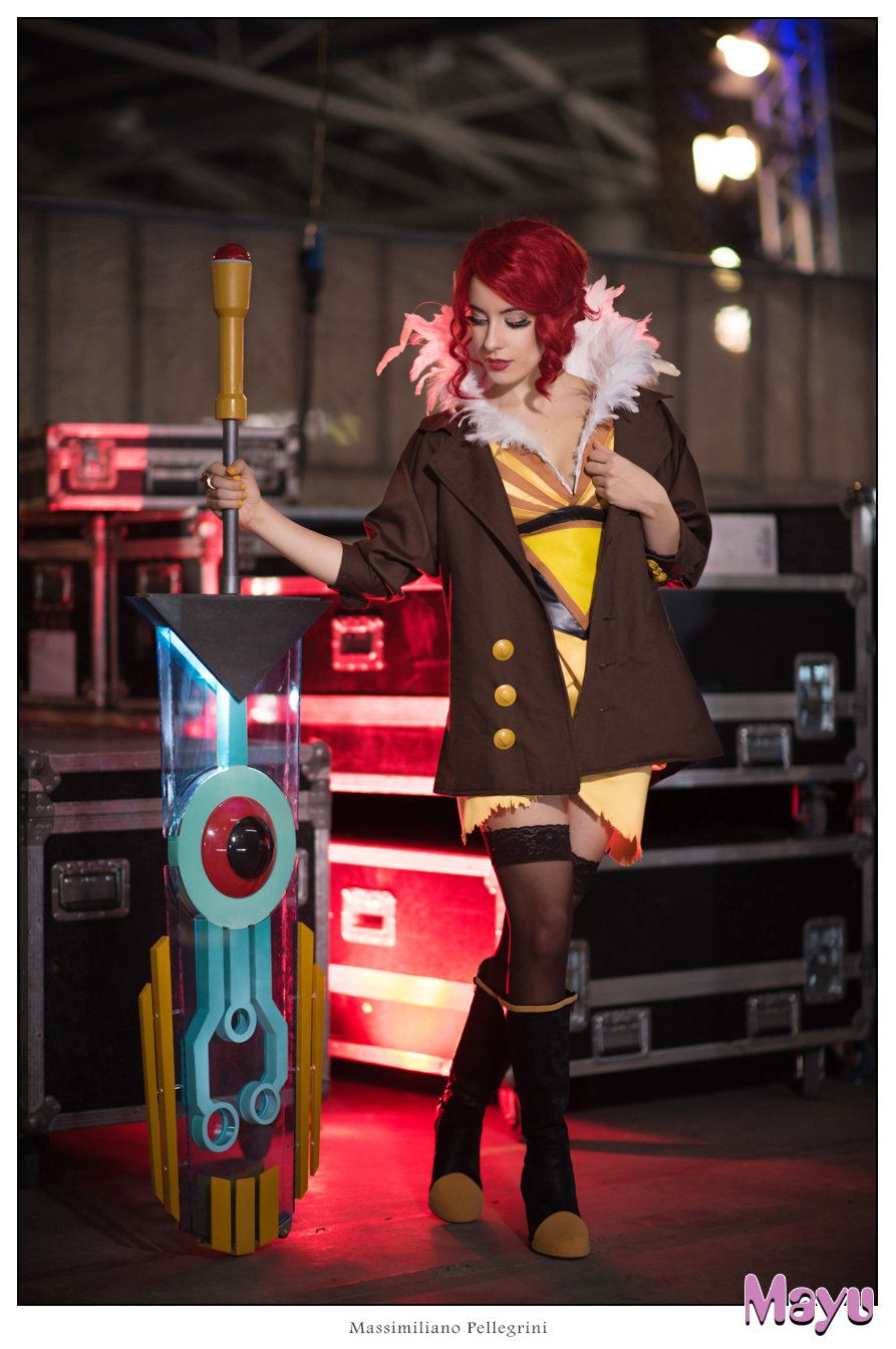 Transistor Game Cosplay Supergiant Beauty | Transistor Review