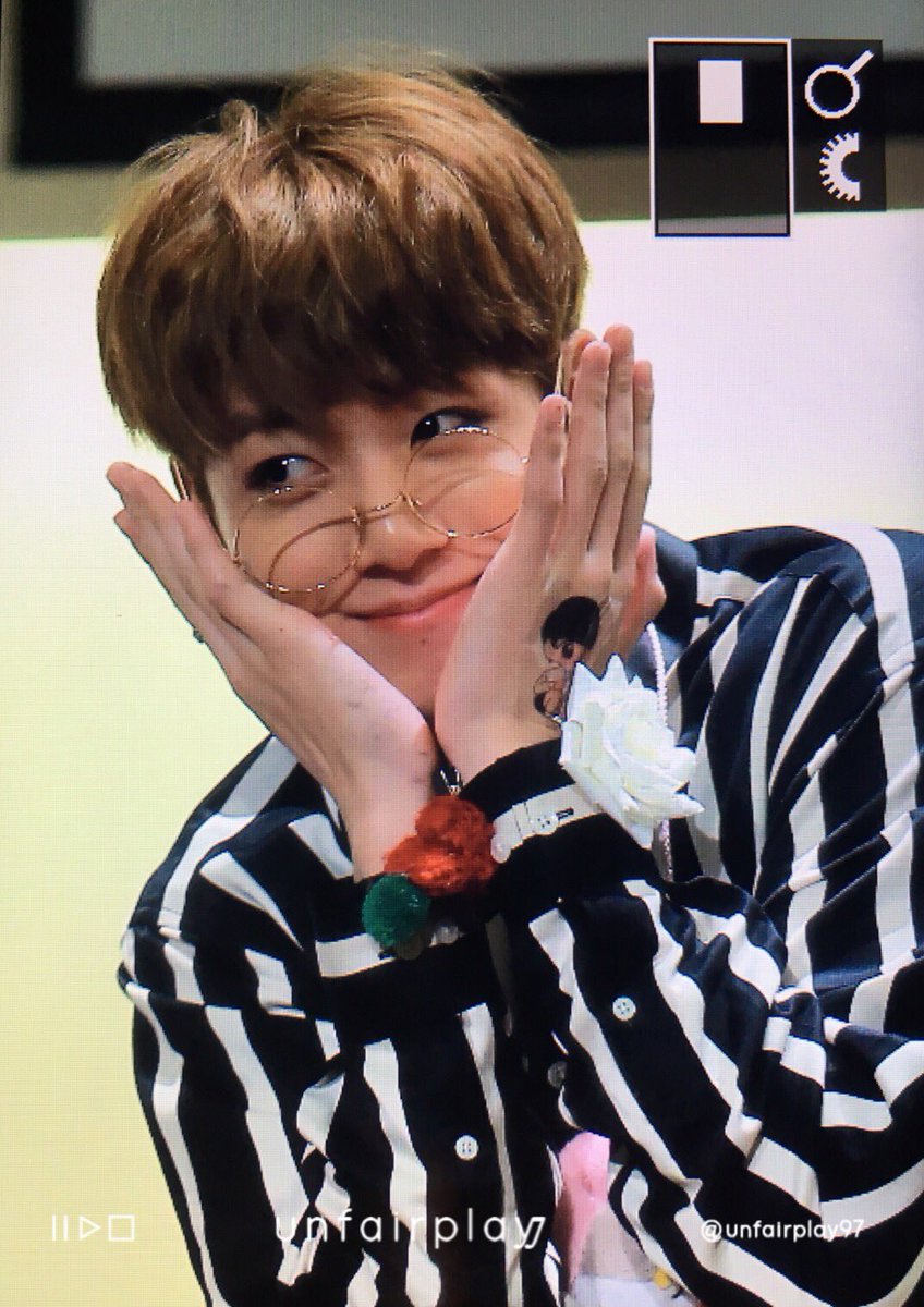 Appreciation Jungkook Is So Cute In Glasses Celebrity Photos Onehallyu