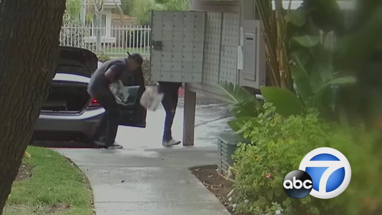 Abc7 Eyewitness News On Twitter Caught On Camera Thieves Force Open