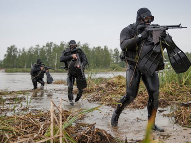 Meet Russia's elite amphibious soldiers who dive 30m underwater wit ...