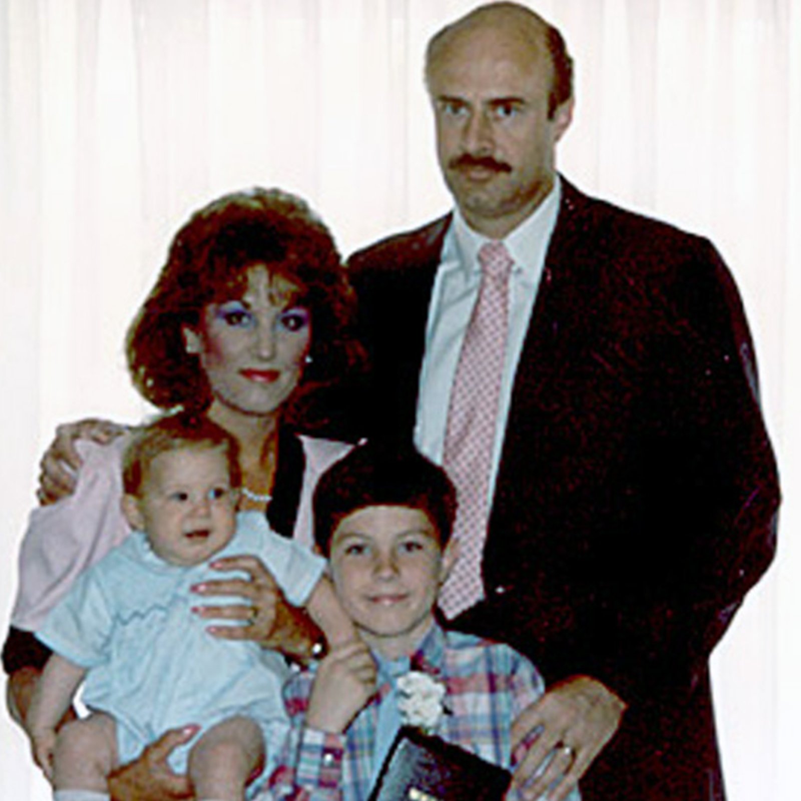 Robin Mcgraw Twin Sister Meet Dr Phil's Wife And Author Robin McGraw: