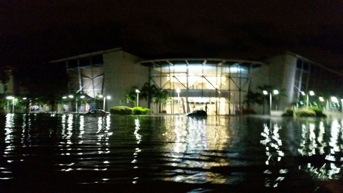 +FOTOS | IMPACTANTE: Así quedó el Sambil Valencia tras inundaciones ...