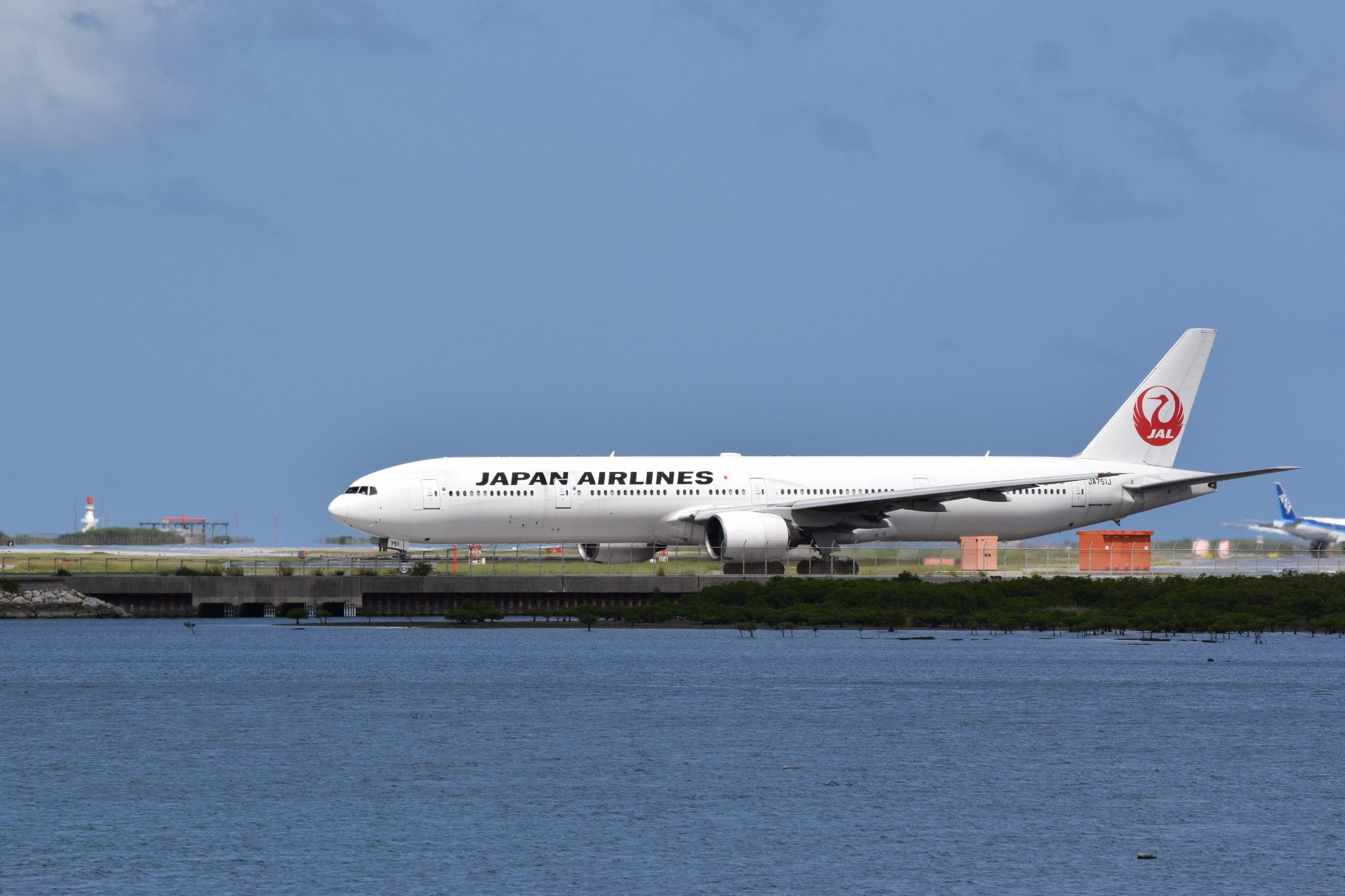 haruka on Twitter: "777-346 JA751J 2003年登録 JAL777-300の6号機。JALとJASが統合を行っている最中に納入され、機体はJAL仕様でありながら ...