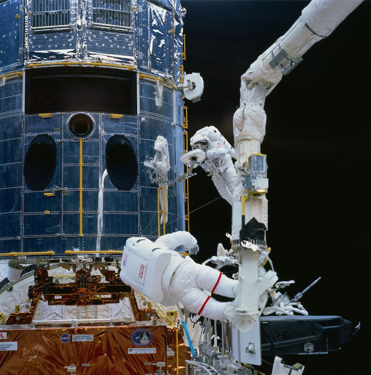 Dec. 4, 1993 - 1st EVA of STS-61 the first Hubble Servicing mission ...
