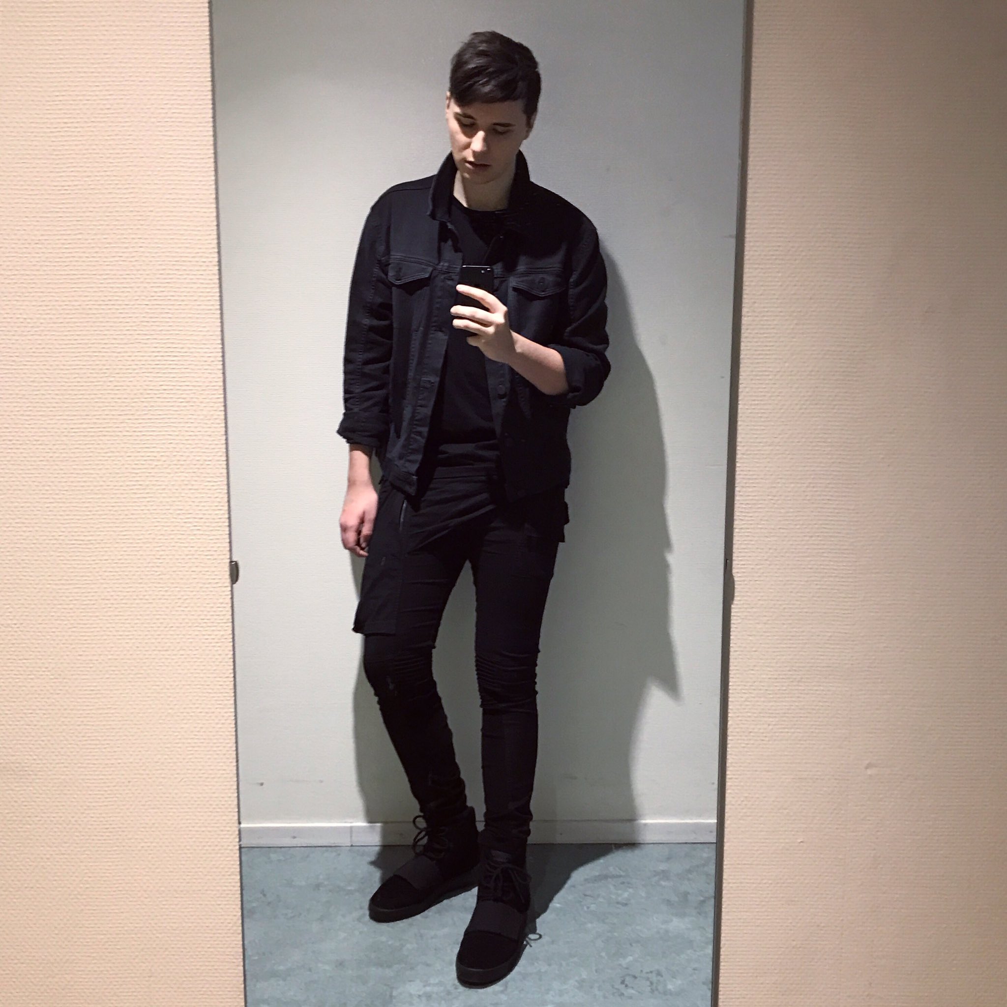 Dan Howell Style You Will Get Through This Night : Howell, Daniel: