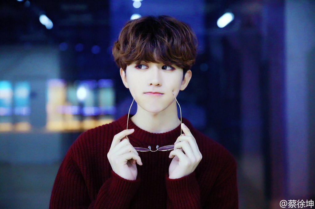 Thái Từ Khôn Cai Xu Kun 蔡徐坤 | Idol, Boy idols, Girl drawing pictures