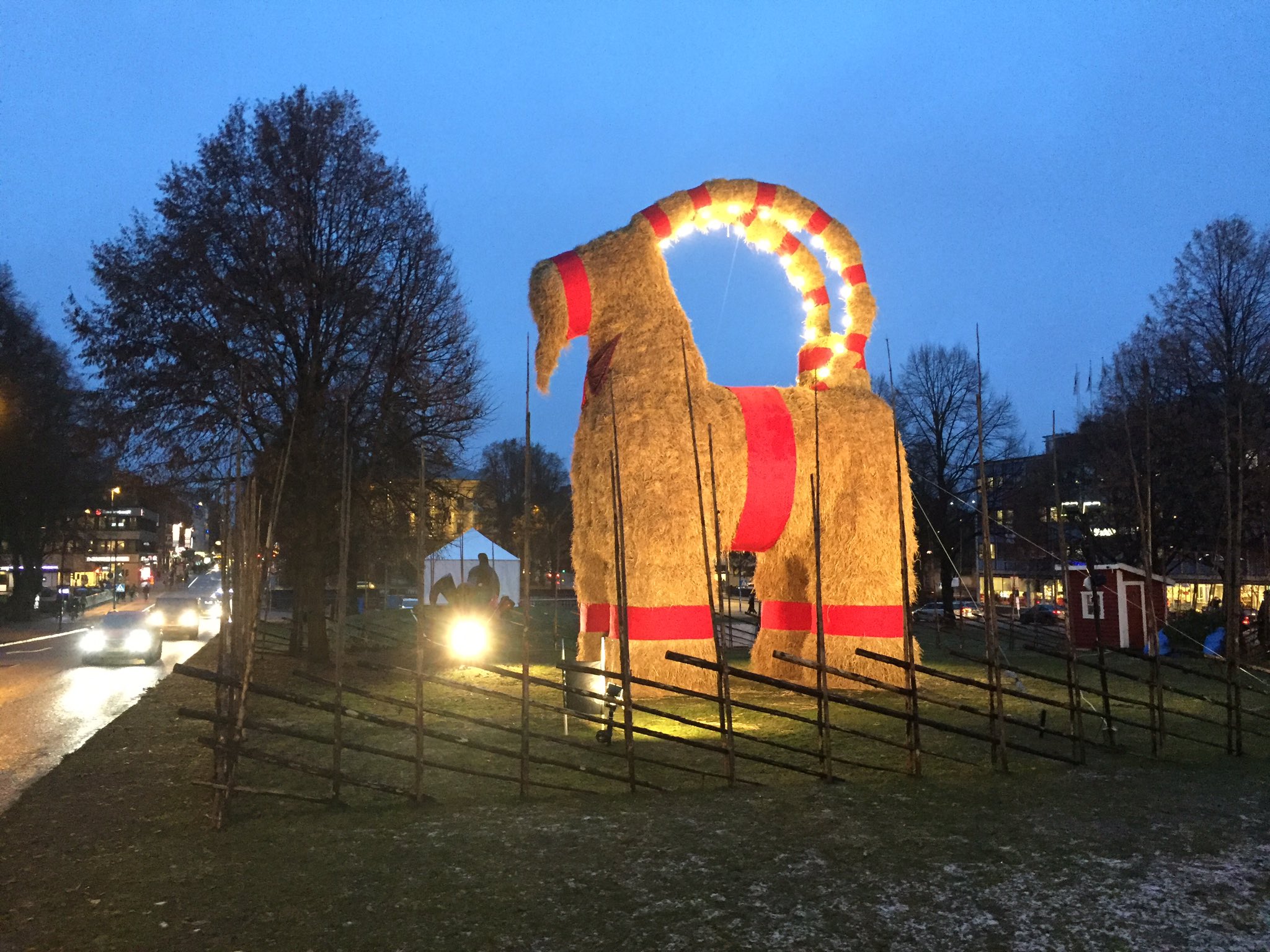 Sweden's Giant Yule Goat Set Ablaze Once Again | Page 2 | NeoGAF