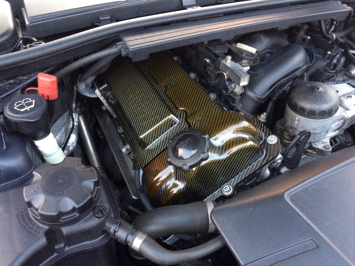 Was a foggy night but I finally got some DSLR pics of the 320si : BMW