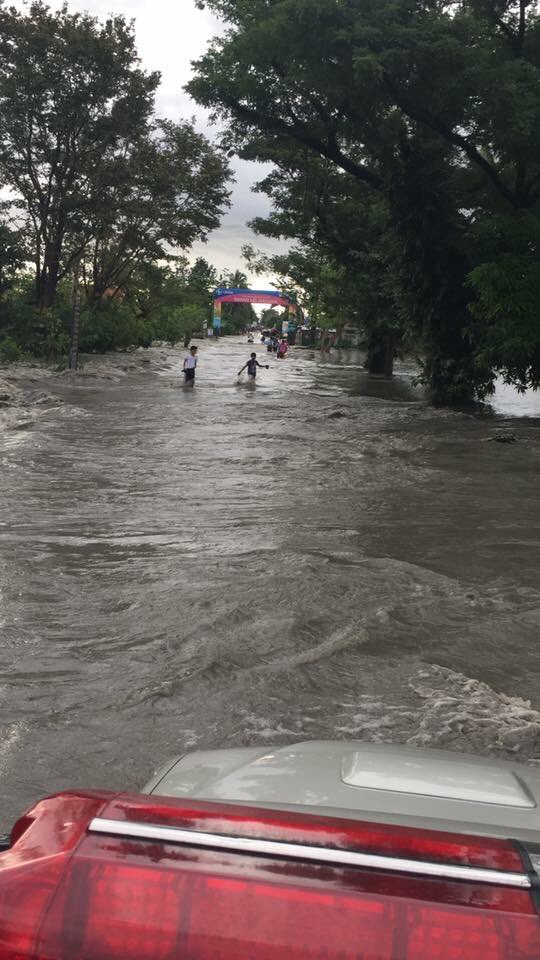 LOOK: Nautical Highway in Bucayao-Pangalan, Calapan City submerged in ...