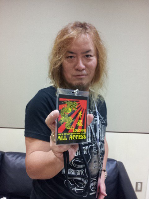 LOUDNESS_BUDDHA_ROCK on Twitter: "BUDDHA ROCK NOW ON SALE☆☆☆☆☆ ライブ本番前の高崎さんを楽屋でパシャリ!! ブッダロックの特典 ...
