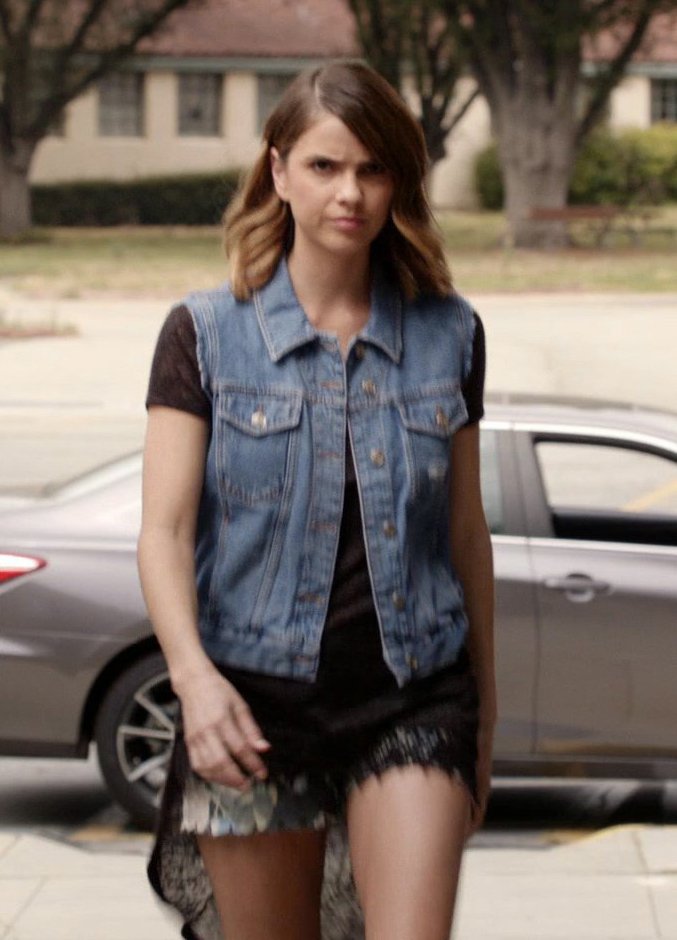 Shelley Hennig Legs Model